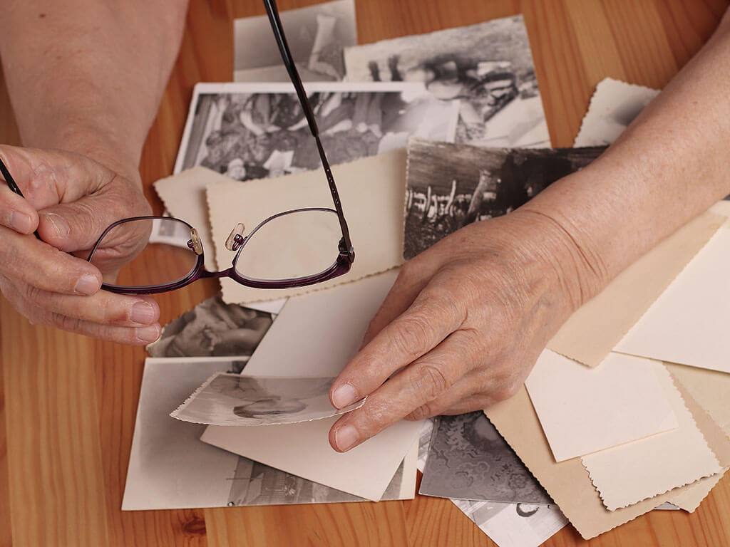 3 Main Differences Between Memory Care And Assisted Living - Hidden ...